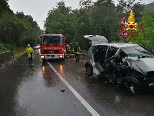 Incidente alle Croci di Calenzano: macchina contro un muro - TuttoSesto ...